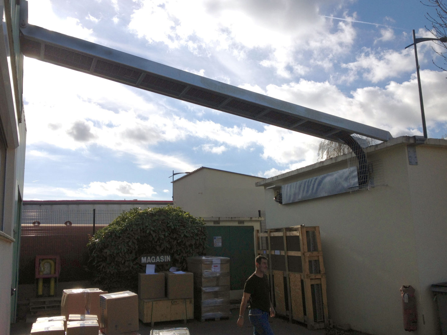 Passage de câbles 1000 A en toiture et sur passerelle | Induselec